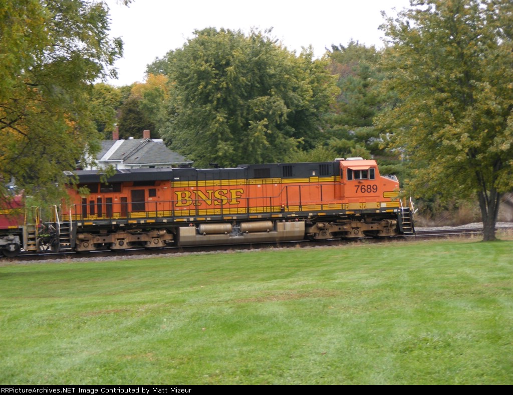 BNSF 7689